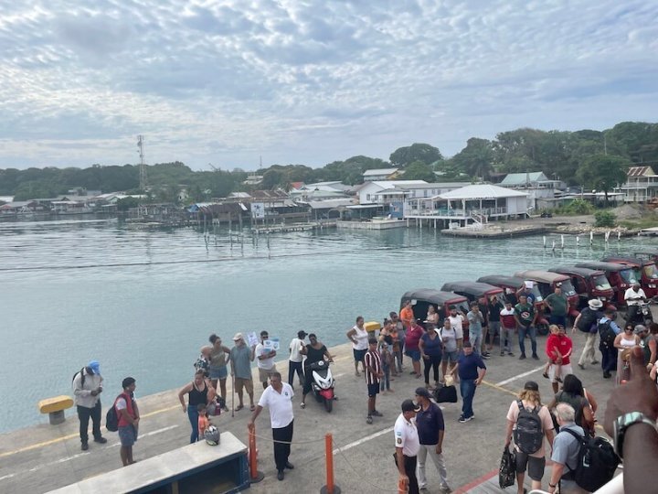 Taking the Roatan to Utila Ferry: Everything You Need to Know – Eternal ...