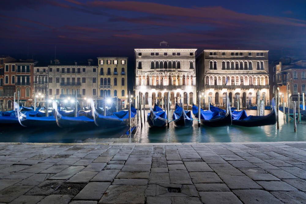 venice-at-night-shutterstock_1873351063 – Eternal Arrival
