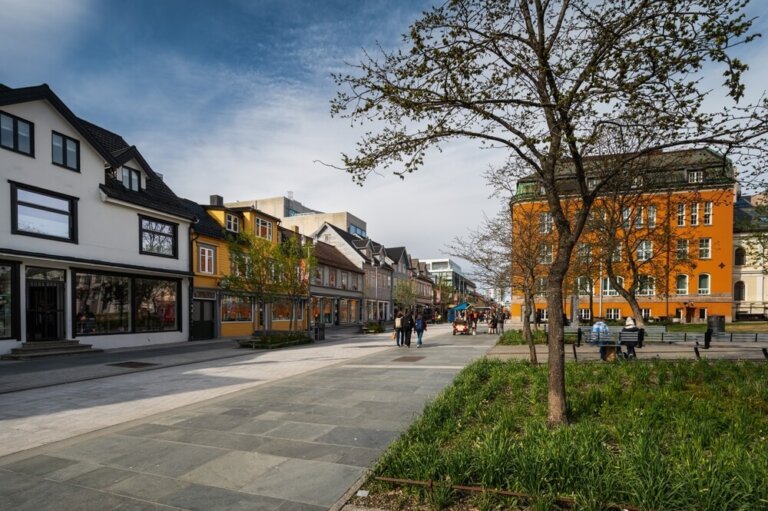 The Best Time to Visit Tromso By Season [Weather, Activities, Light ...