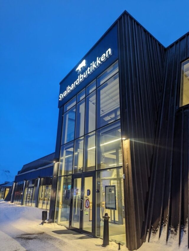 Two Perfect Svalbard Itinerary Ideas (One for Winter, One for Summer ...